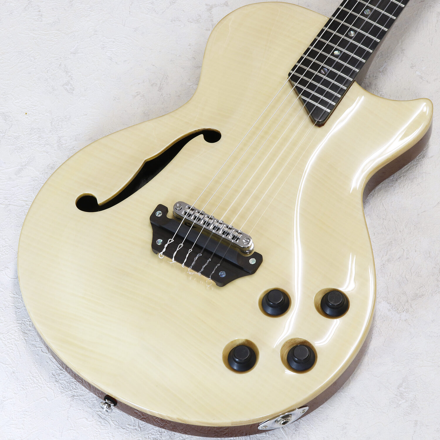 MD-MM Produceからナイロン弦エレアコギター「SE-01 F」が発売！ - Discover